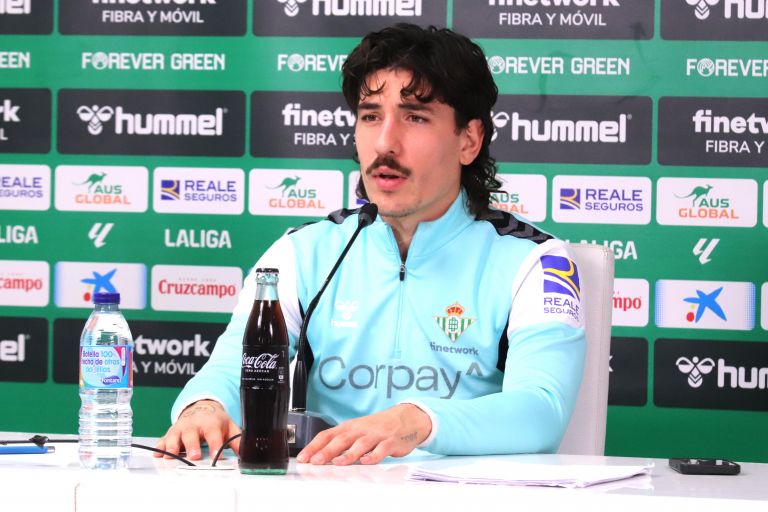 An awkward conversation with Real Betis' Hector Bellerin: Climate ...