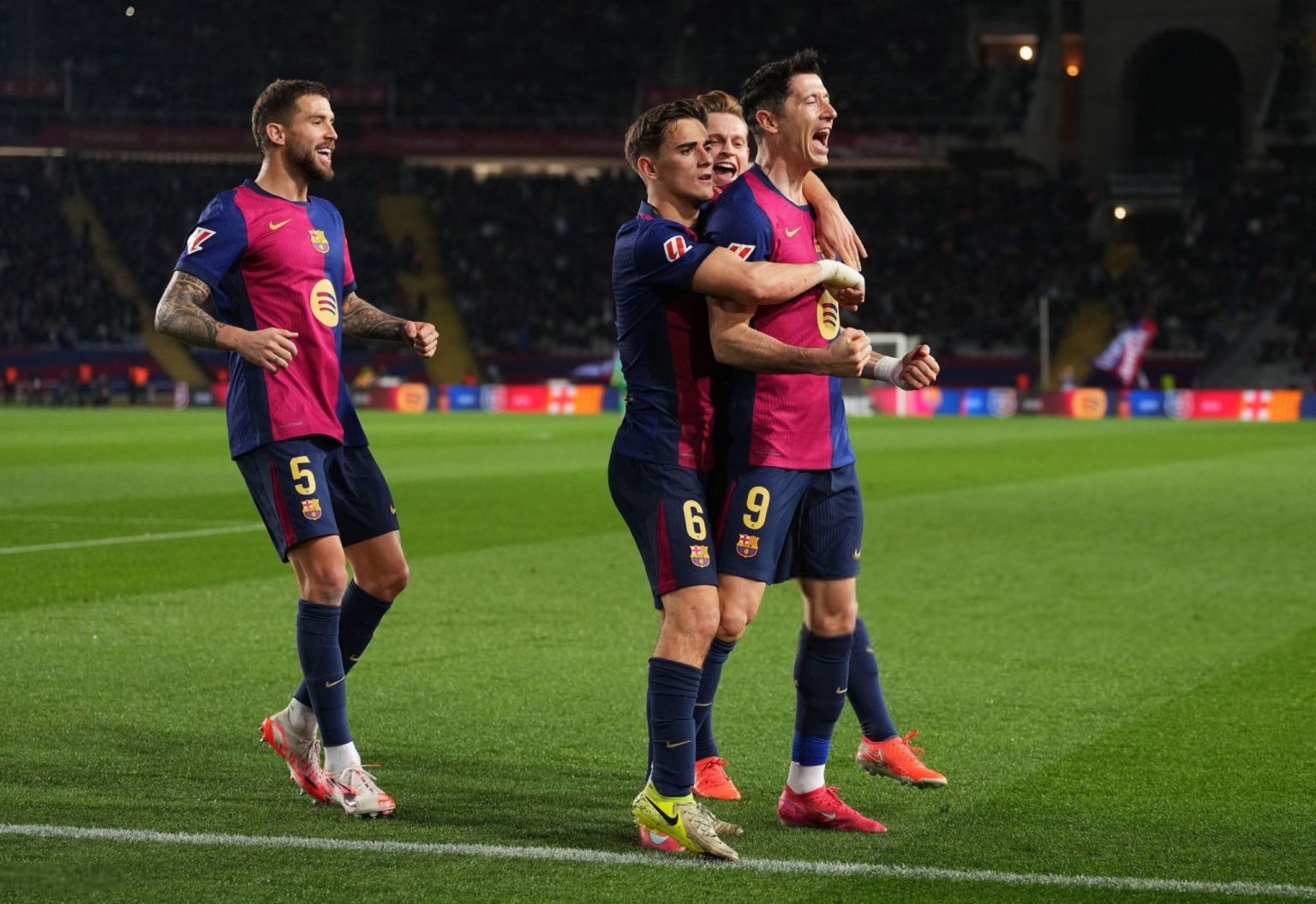Official: Barcelona retain Robert Lewandowski until 2026 - Football España