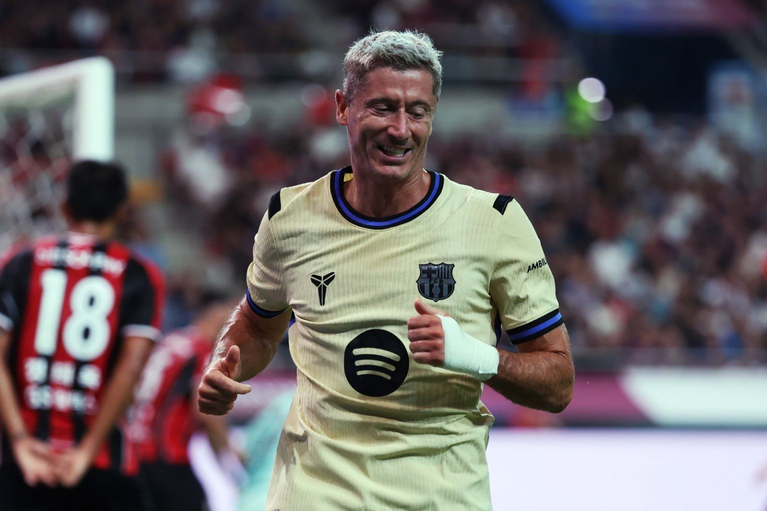 Poland icon tells 'unpopular' Robert Lewandowski to leave Barcelona