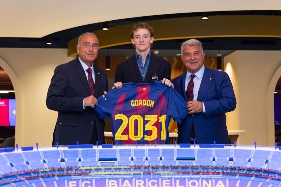 Barcelona announce Anthony Gordon signing
