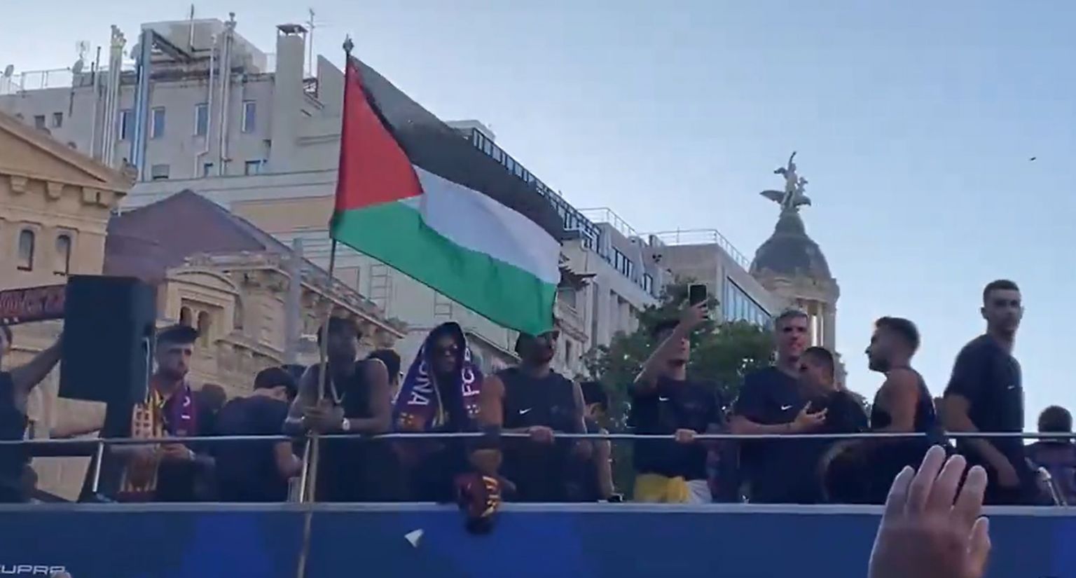Lamine Yamal flies Palestine flag during Barcelona bus parade